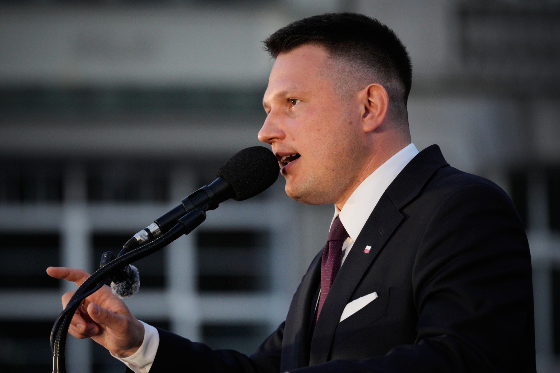 Sondażowy zwrot. Mentzen traci, Nawrocki zyskuje