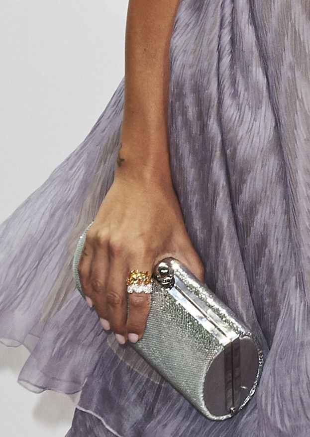 Ulizana siostra Penelope Cruz walczy o uwagę na ściance - Pudelek