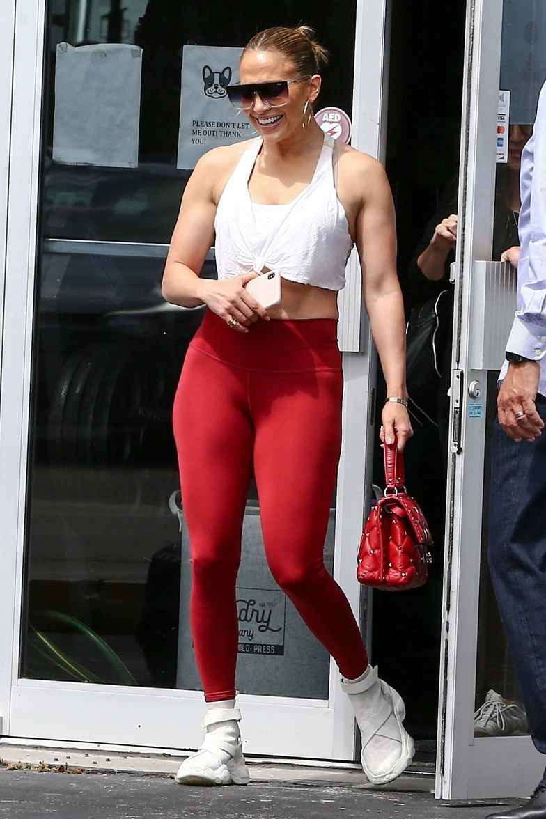 Muskularna Jennifer Lopez w barwach Polski pomyka na siłownię (ZDJĘCIA ...