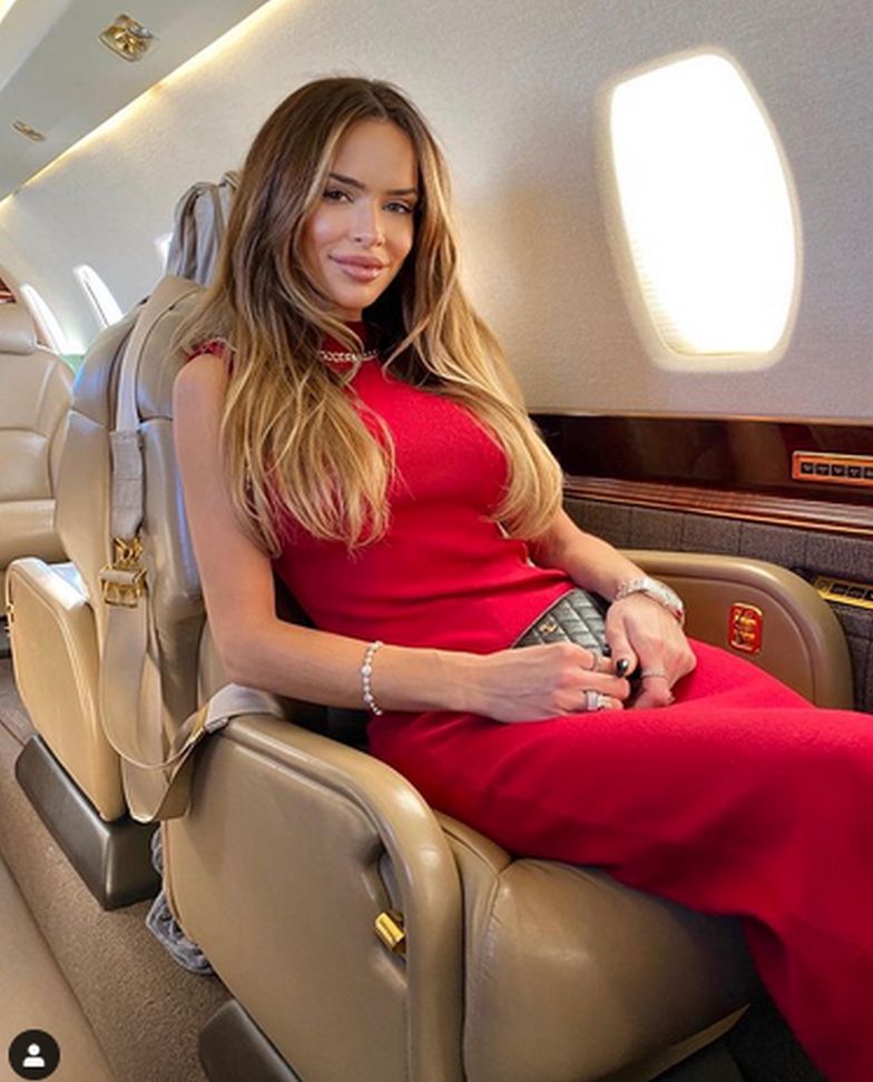 8-letnia córka Moniki Ordowskiej pozuje w SZPILKACH na tle luksusowego ...