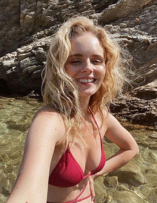 Olga Kalicka wdzięczy się do aparatu w BIKINI, a fani pieją z zachwytu: "Wyglądasz OBŁĘDNIE ...