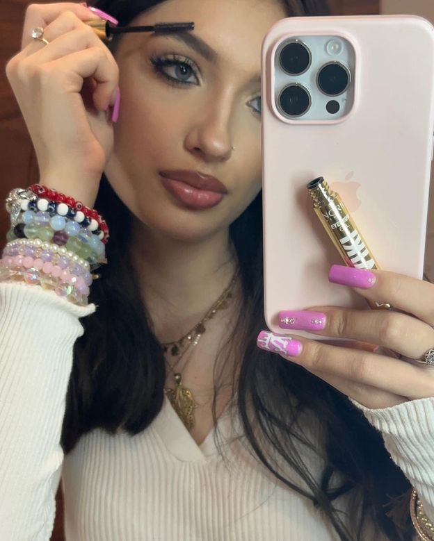 Viki Gabor pokazała szponiaste paznokcie. Fani grzmią: "To przesada ...