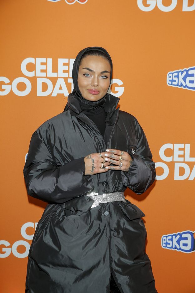 "Babuleńka" Zusje kusi w płaszczyku za 11 TYSIĘCY na premierze nowego ...