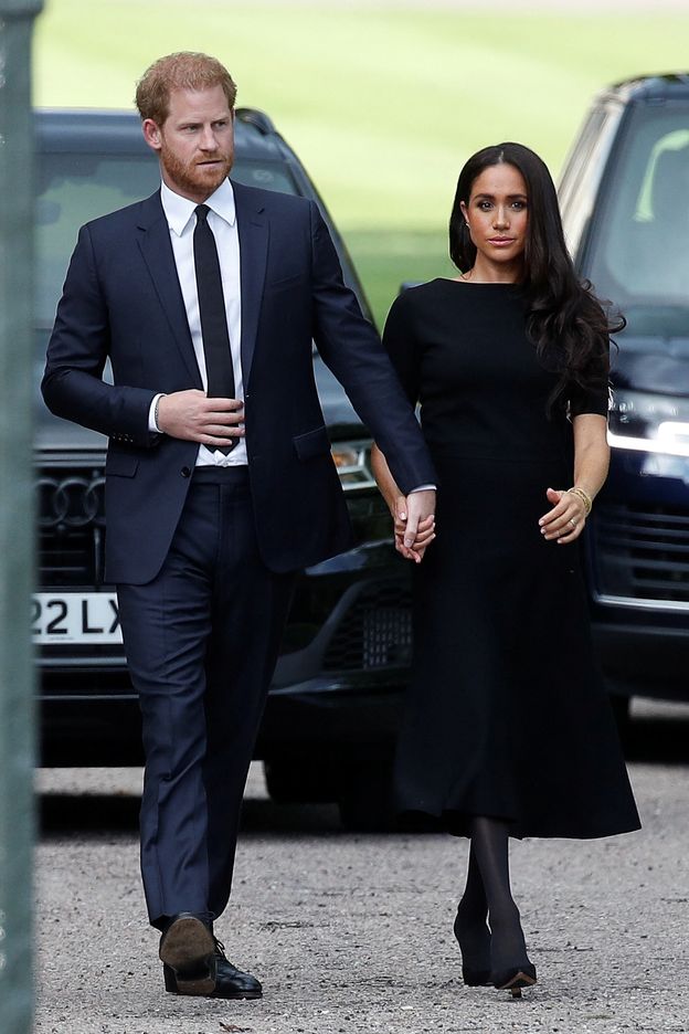Była żona księcia Andrzeja uważa, że Meghan Markle i Harry dobrze robią ...