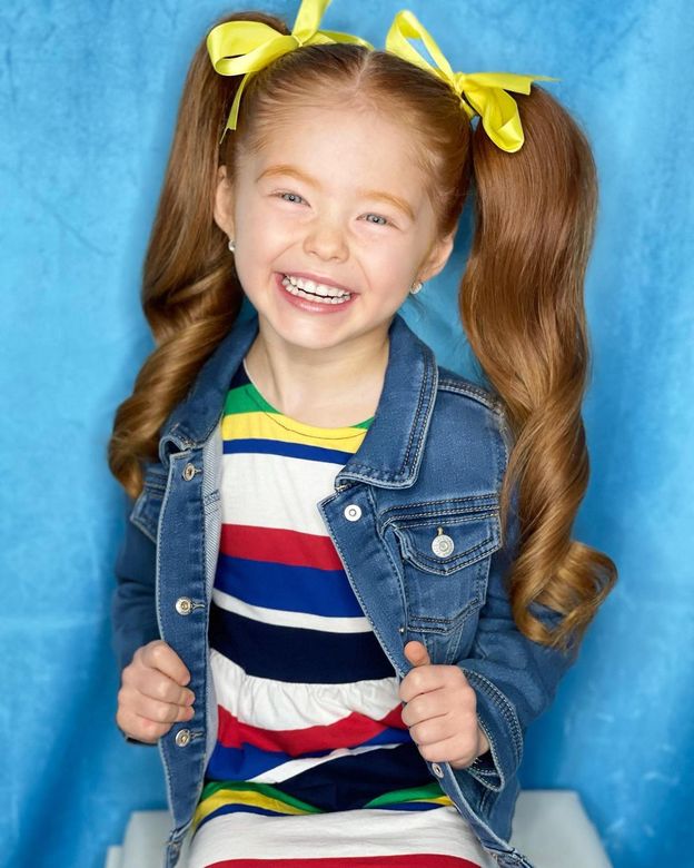 Tak mała miss wygląda bez makijażu. Niewiarygodne, ile ma lat - Pudelek