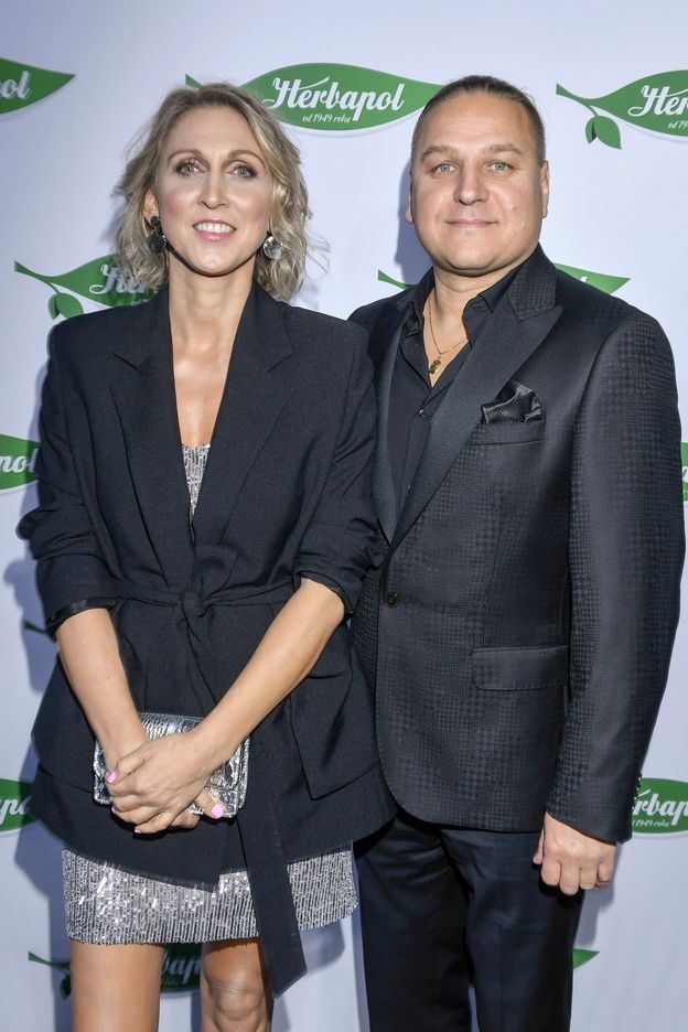 RZADKI WIDOK: Żona Pawła Golca pozuje do rodzinnej sesji świątecznej ...