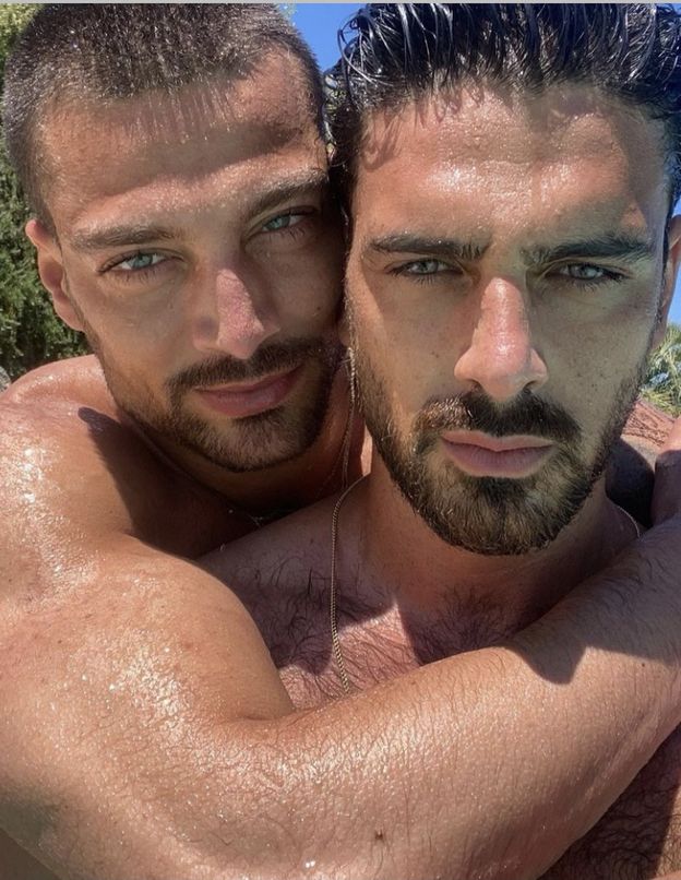 Michele Morrone tłumaczy się z SEKSOWNEGO ZDJĘCIA z Simone Susinną ...