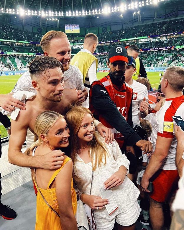 Matty Cash w Katarze mógł liczyć na wsparcie rodziny. Rodzeństwo kibicowało mu z trybun (ZDJĘCIA ...