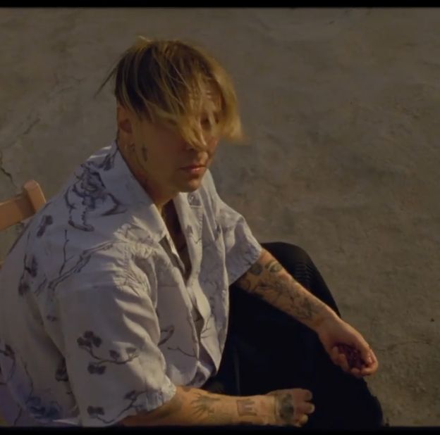 Raper Tymek promuje nowy album... własnym NEKROLOGIEM. "Zmarł w wypadku ...