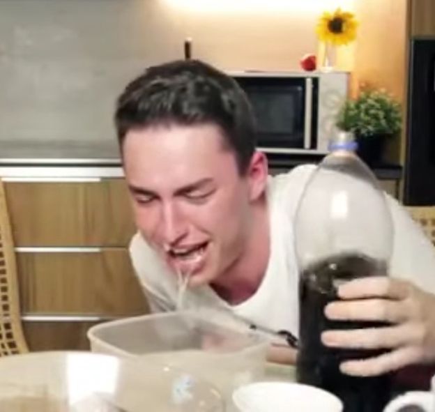 Zapłakany Kacper Blonsky wyjaśnia powody odejścia z "Teamu X". Stuu ...