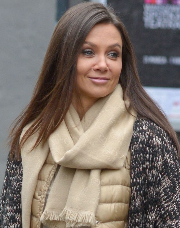 Kinga Rusin w mini i kozakach! (ZDJĘCIA) - Pudelek