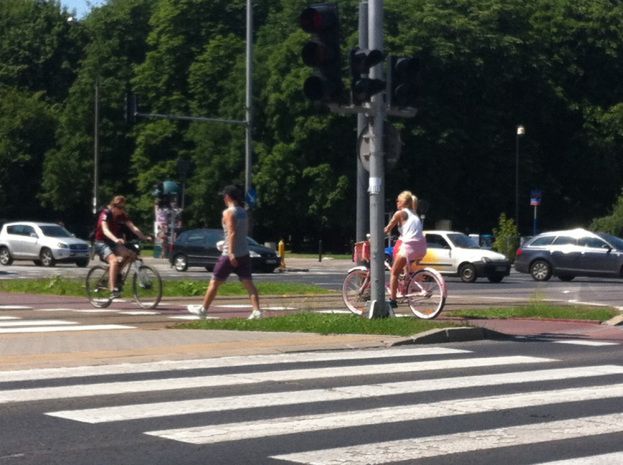 Doda na rowerze z "sobowtórem"... (FOTO) - Pudelek