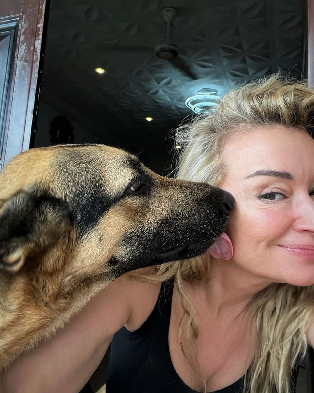 Martyna Wojciechowska pozdrawia fanów z urlopu. Nie jest sama! Fani ...