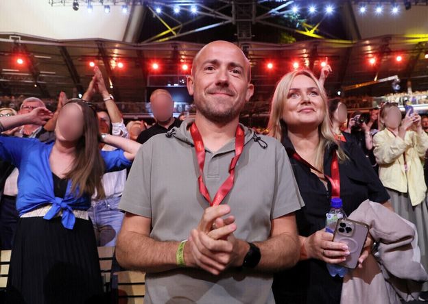 Borys Budka bawi się z żoną na festiwalu w Sopocie. Mamy zdjęcia - Pudelek