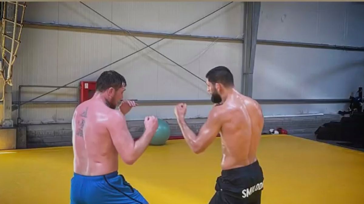 Burza po zdjęciach z Warszawy. Zwolennik Kadyrowa trenował w Polsce