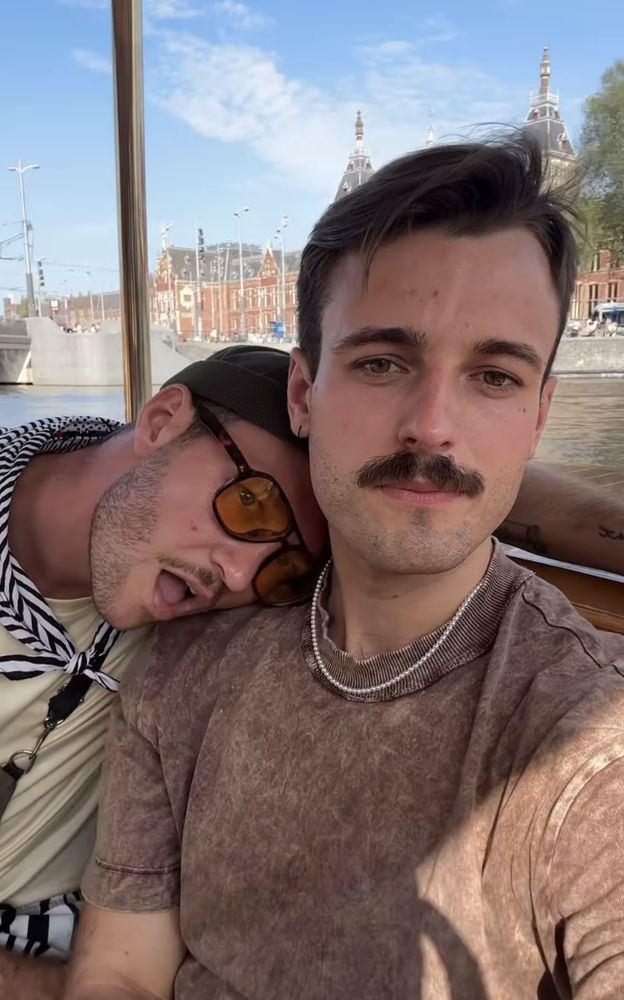 Błażej Stencel się zaręczył. Kim jest ukochany prowadzącego "Koło ...