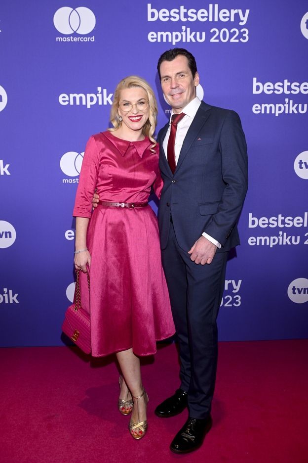 Katarzyna Bonda zaręczona! Tak wygląda jej partner - Pudelek