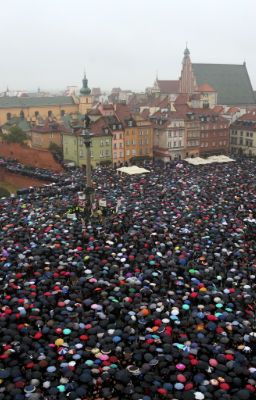 "Czarny protest". Manifestacje w wielu miastach w Polsce. Ile osób ...