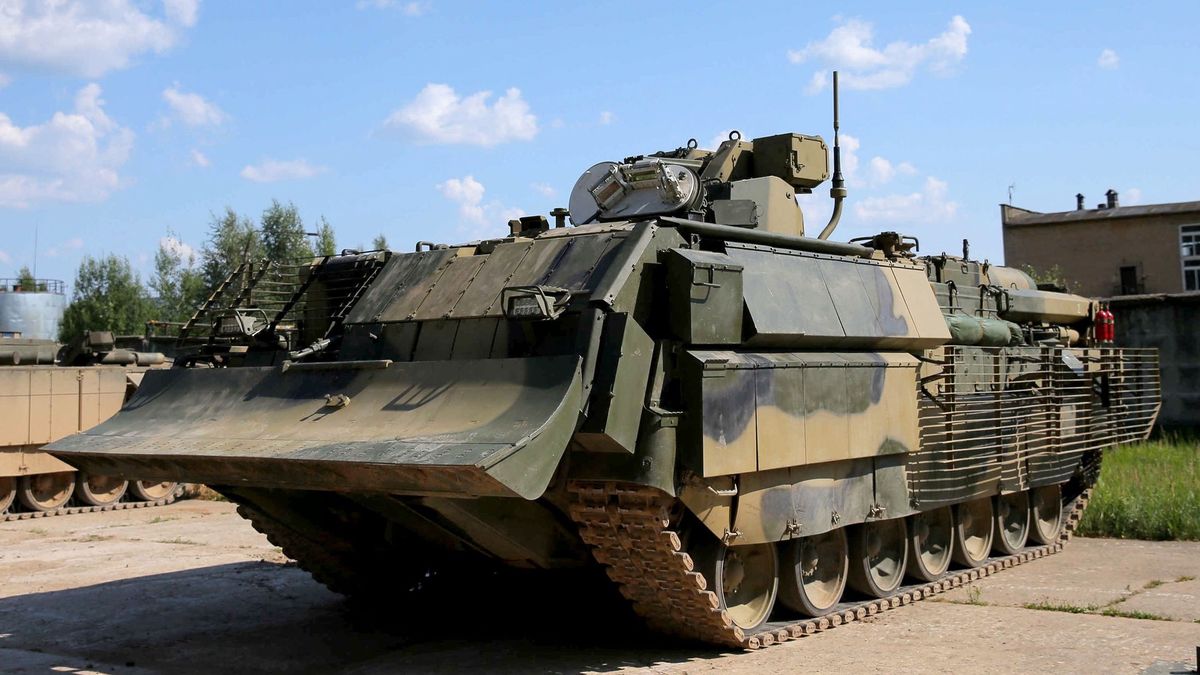 Rosjanie ujawniają pojazd BREM T-16. To wsparcie dla czołgów T-14 Armata