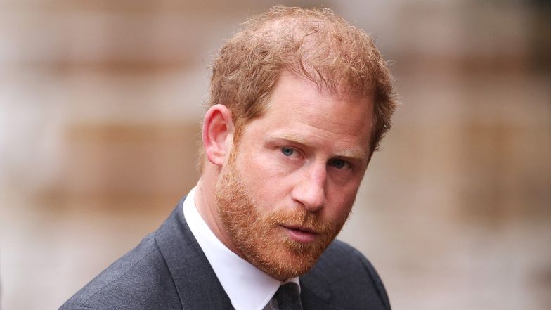 Książę Harry ma żal do rodziny królewskiej. Chodzi o podsłuchy - Pudelek