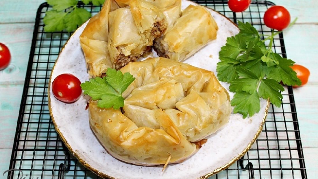 Przysmak bałkańskiej kuchni. Pyszny burek w prostym przepisie