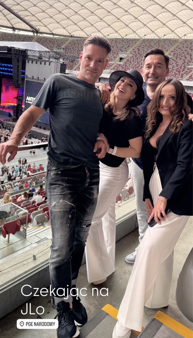 Justyna Dobrosz-Oracz i Beata Tadla bawią się na koncercie Lopez - Pudelek