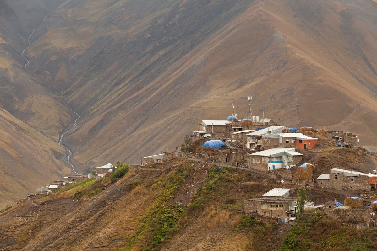 Tajemnicza kraina ognia i błotnych wulkanów na pograniczu Europy i Azji ...