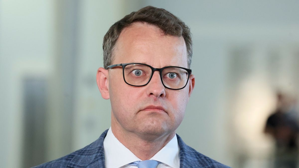 Romanowski na Węgrzech. Byli szefowie policji oceniają działania służb