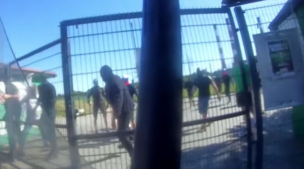 Policja zapobiegła bójce pseudokibiców. Nagranie trafiło do sieci
