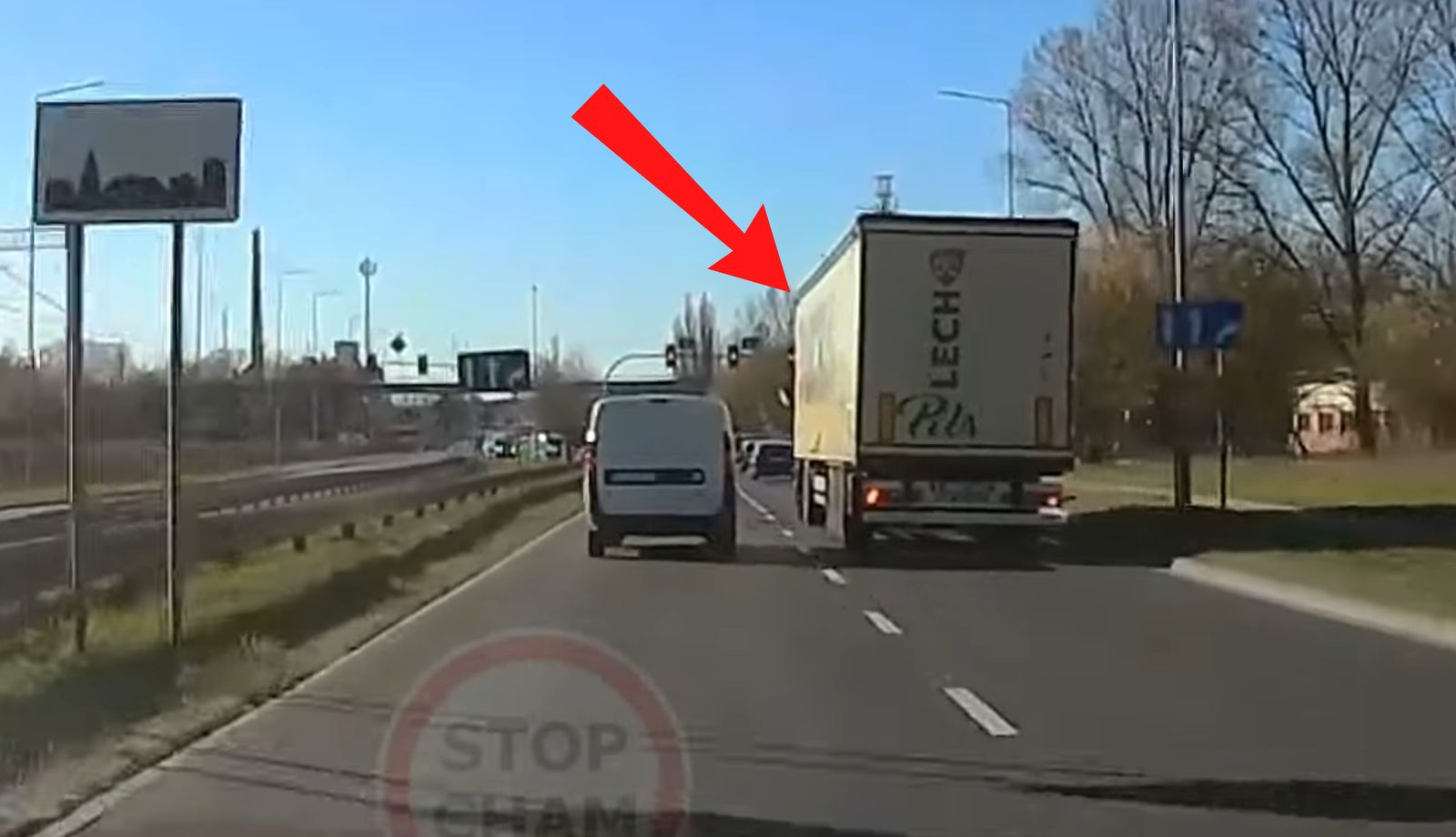 Szaleńczy rajd kierowcy. Zmieniało się światło. Oto co zrobił