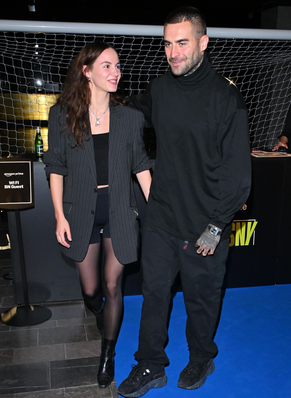 Marina Łuczenko w mini na premierze dokumentu o Szczęsnym - Pudelek