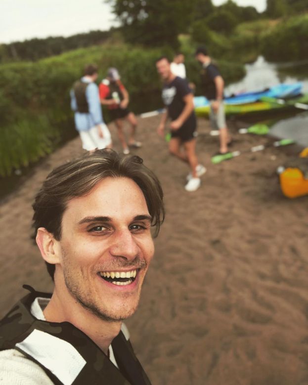 "M jak miłość". Marcel Sabat wziął ślub ze swoją partnerką! Aktor ...