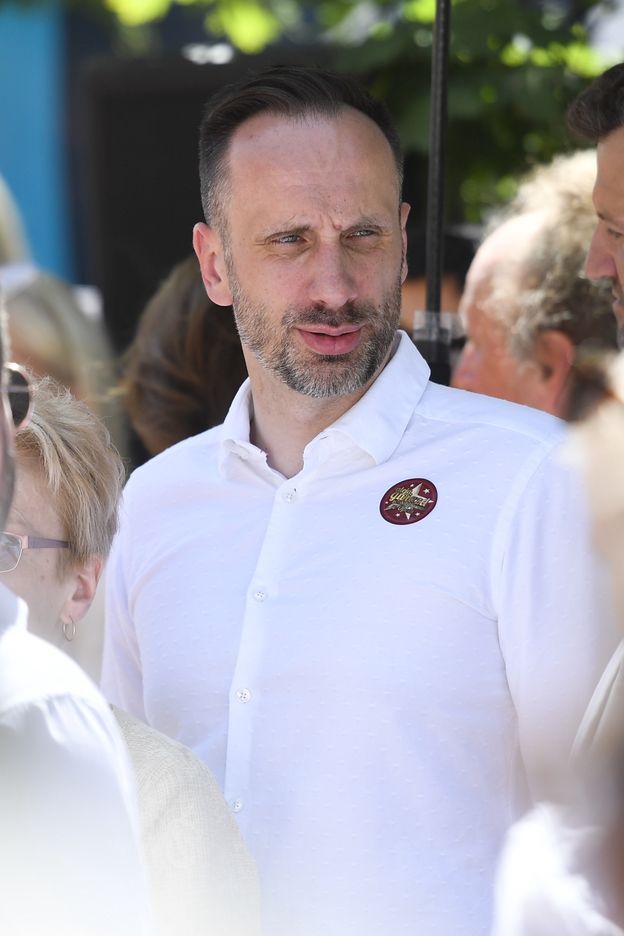 Tak wygląda ŻONA Janusza Kowalskiego! Pracuje w państwowej spółce - Pudelek