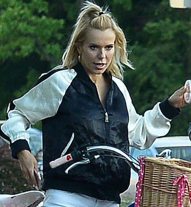 Doda na różowym rowerze z Anetką (ZDJĘCIA) - Pudelek