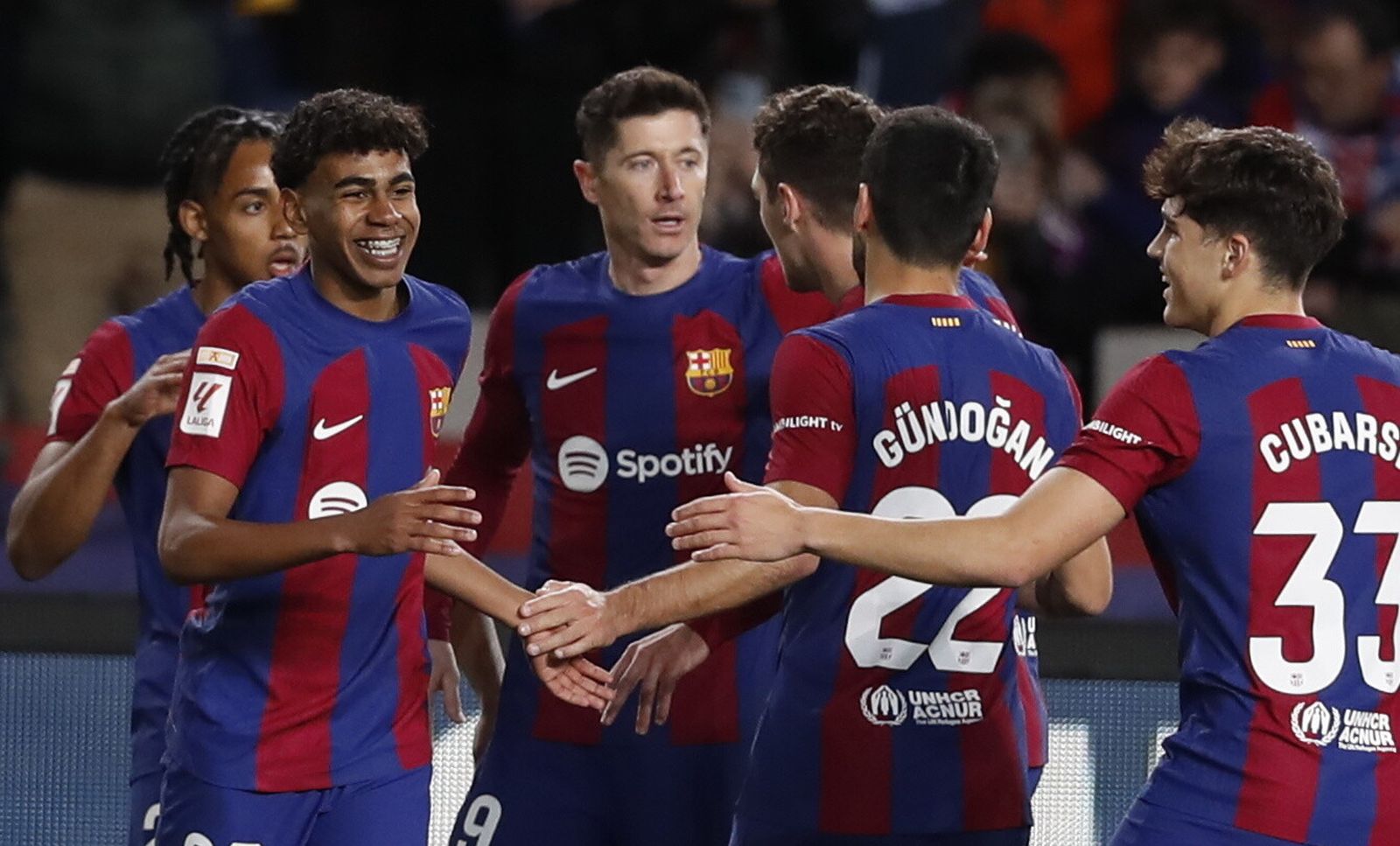 "Martwa drużyna, komedia". Ostre komentarze po remisie Barcelony - WP ...