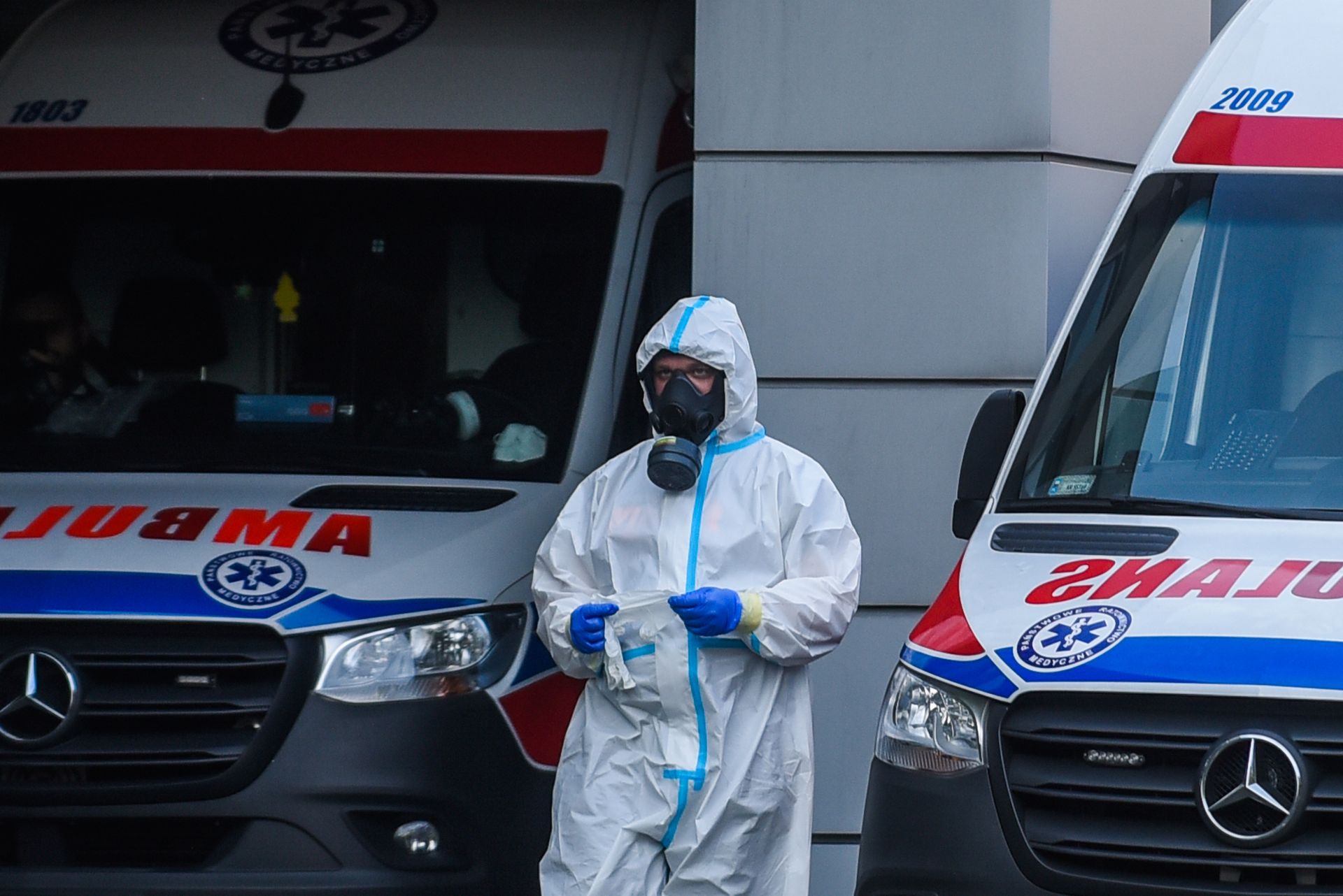 Koszmarne dane ws. COVID-19. Tak źle nie było od dawna