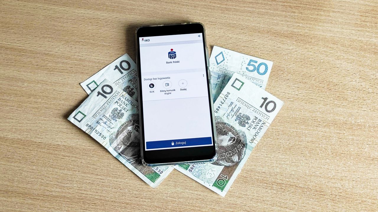 PKO BP: aplikacja IKO pozwala robić przelewy głosem. I wie, co to "hajs"