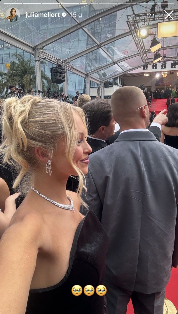 Julia Tychoniewicz ZACHWYCA na czerwonym dywanie w Cannes. Brylowała w aksamitnej czerni - Pudelek