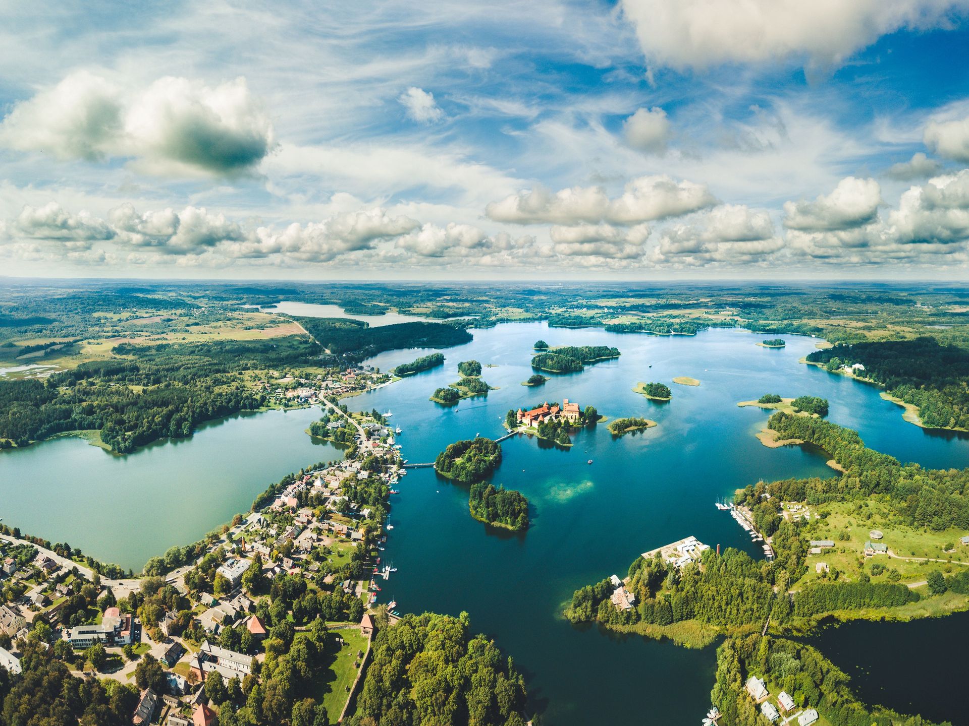 Troki. Magiczne miejsce na Litwie oddalone 2 godz. jazdy od Polski - WP ...