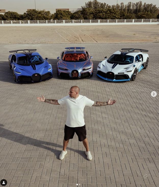 Budda rozda samochody. Ich wartość to ponad 3 miliony złotych - Pudelek