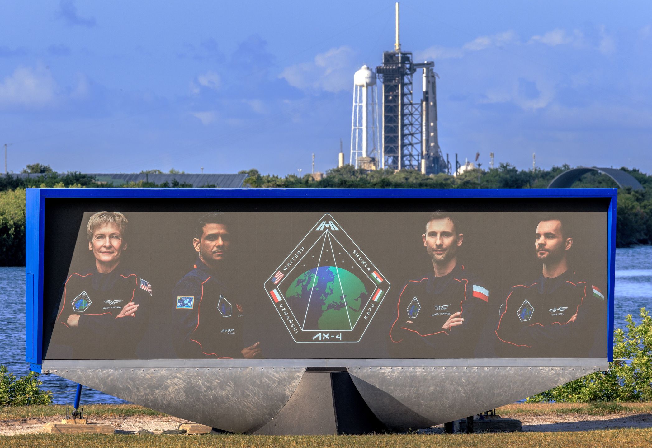 Polak już w kosmosie. Start rakiety Falcon 9 to dopiero początek