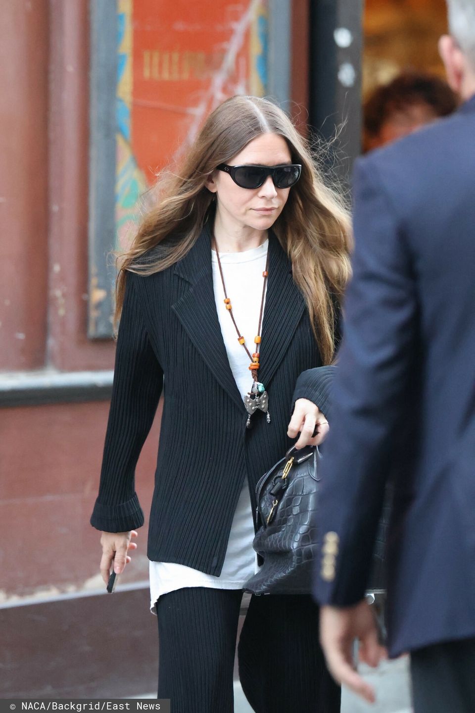 Mary-Kate i Ashley Olsen wpadły na wino do paryskiej knajpki. Świeżo ...
