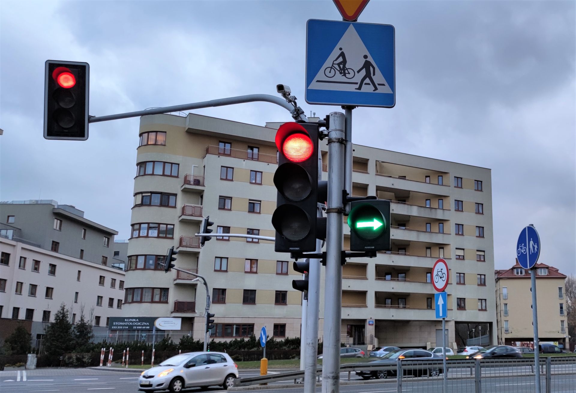 Zielona strzałka warunkowa, a zawracanie na skrzyżowaniu – kto ma ...