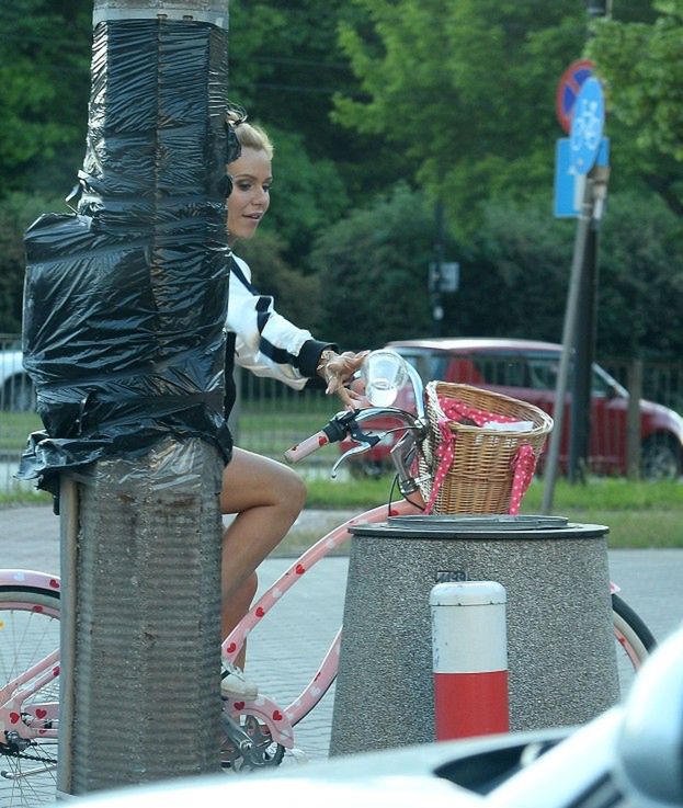 Doda na różowym rowerze z Anetką (ZDJĘCIA) - Pudelek