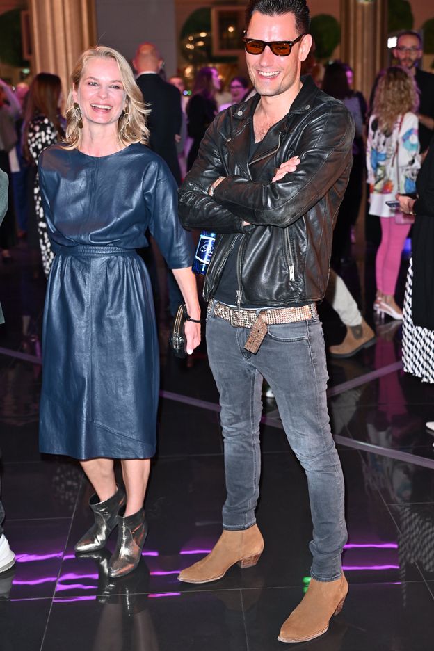 Cielecka i Gelner całują się na tle obrazów Picasso - Pudelek