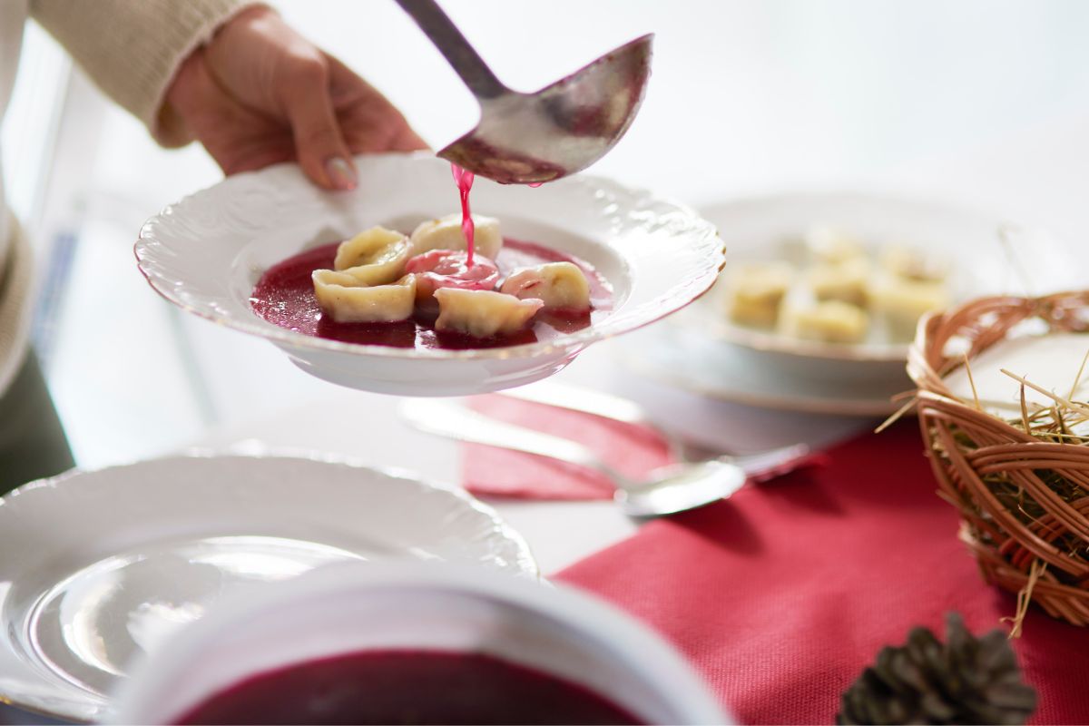 Tradycyjne dania wigilijne. Czego nie może zabraknąć na stole?