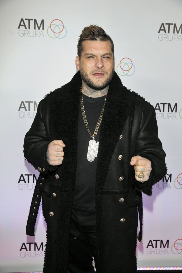Popek szokuje tatuażem na CAŁEJ TWARZY. Internauci są przerażeni - Pudelek