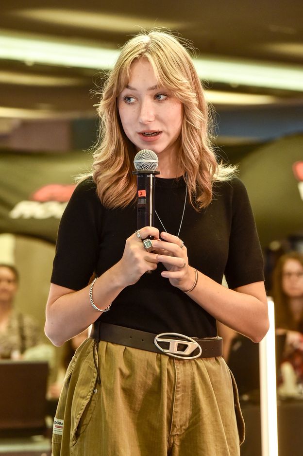 Dziecięca podróżniczka skończyła 18 lat. Nie do wiary, jak wyrosła ...