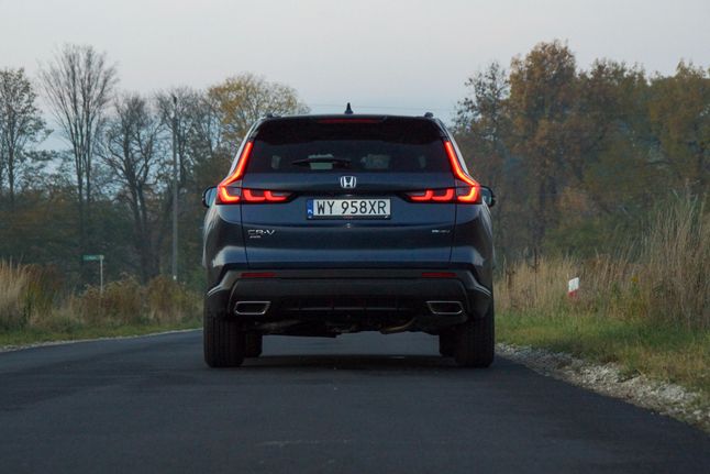 Test: Honda CR-V e:HEV AWD – nie jeździj autostradą, to może się polubicie