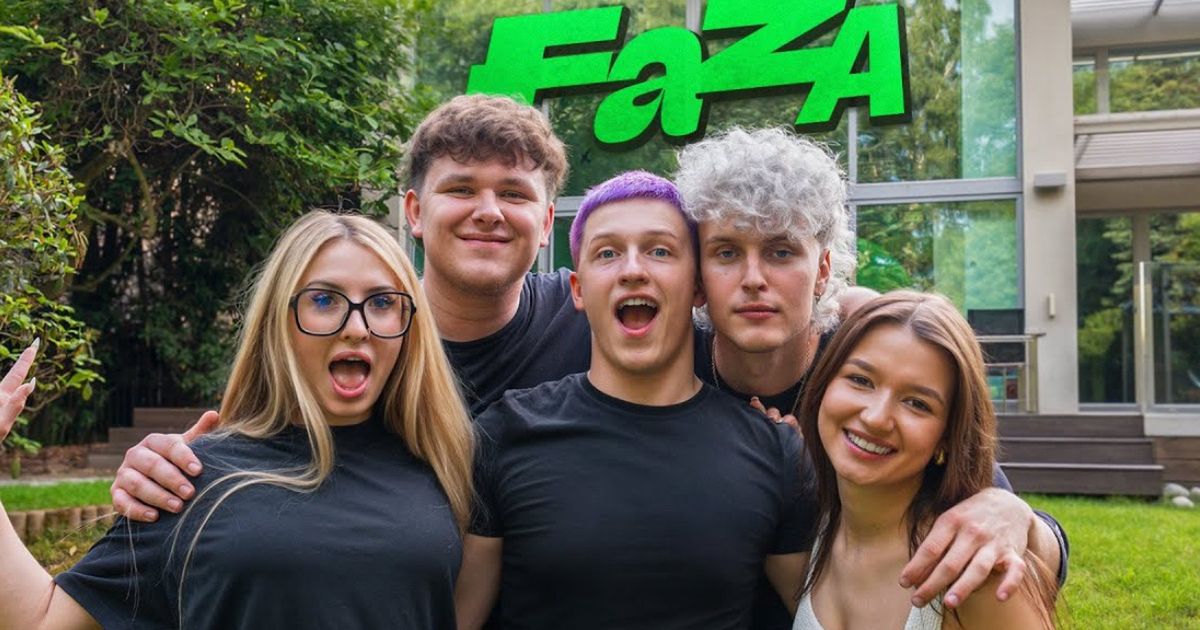 Afera o dom FAZY. Friz załatwił dziewczynom łazienkę bez rolet - Vibez